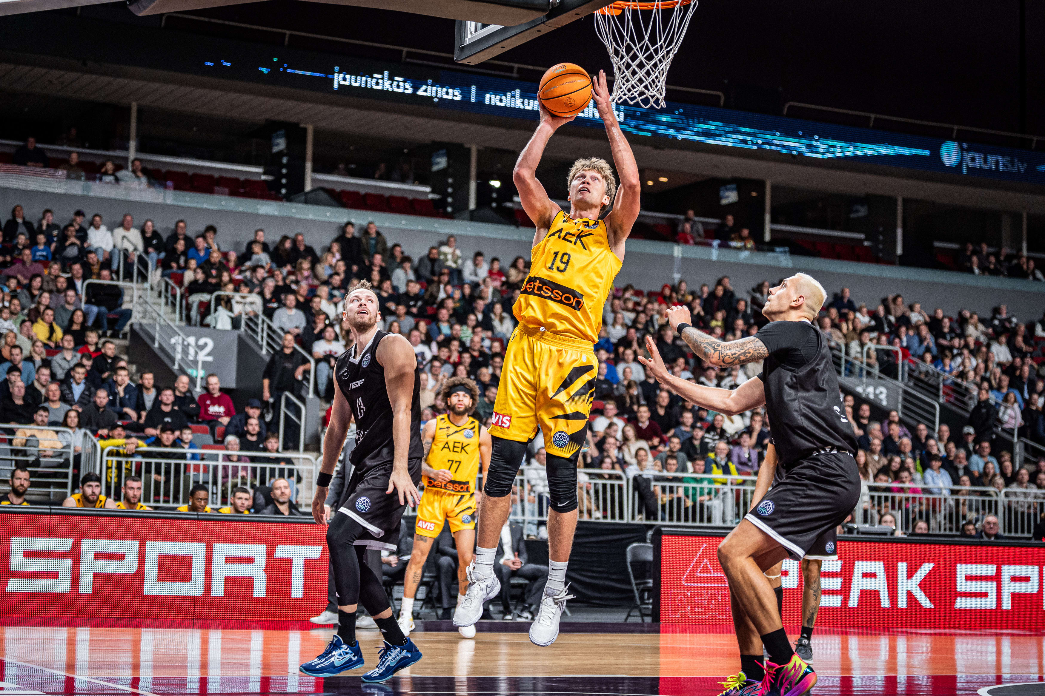 Aek basket store