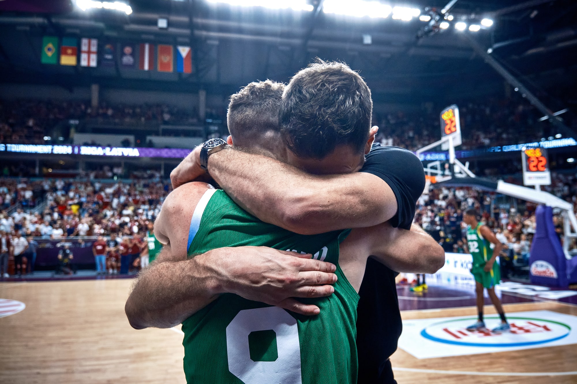 The hug lasting forever for Marcelinho and Tiago - Men's Olympic ...