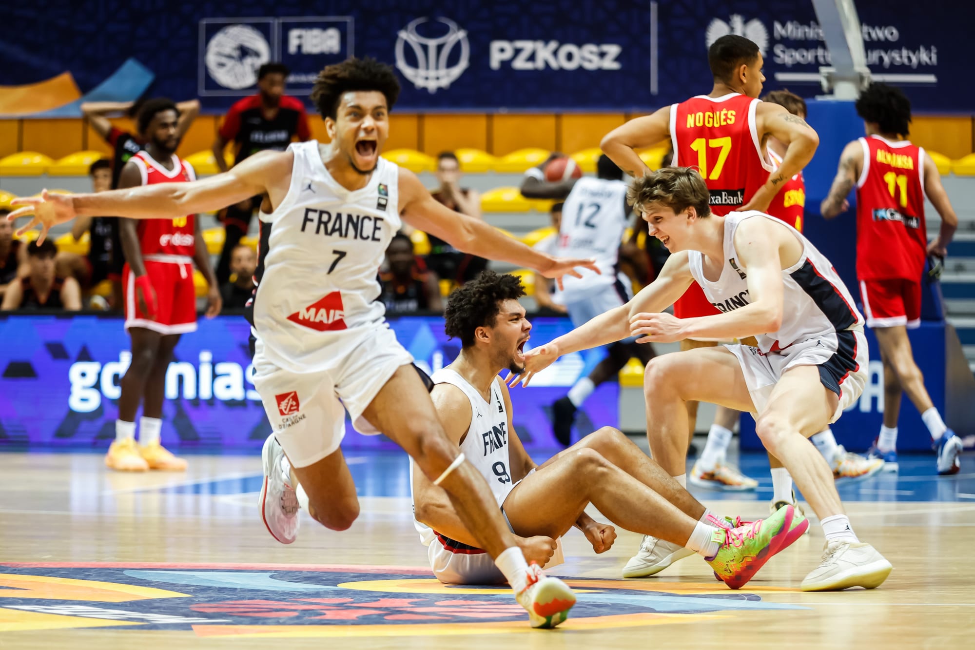 Penda knocks down crazy game-winner to knock out out Spain; Semi-Finals ...