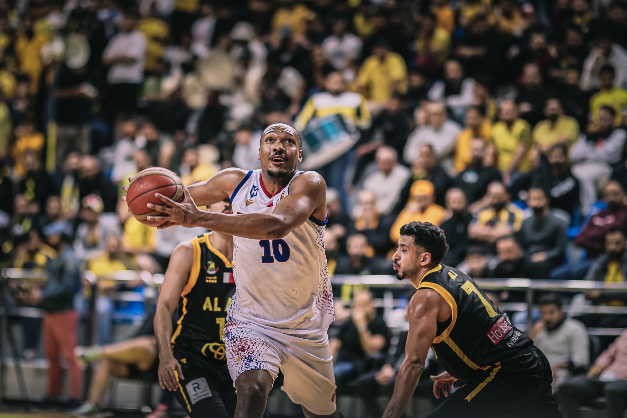 Tony Carr drops 41 as Manama drag Al Ahli to Game 3 after OT classic ...