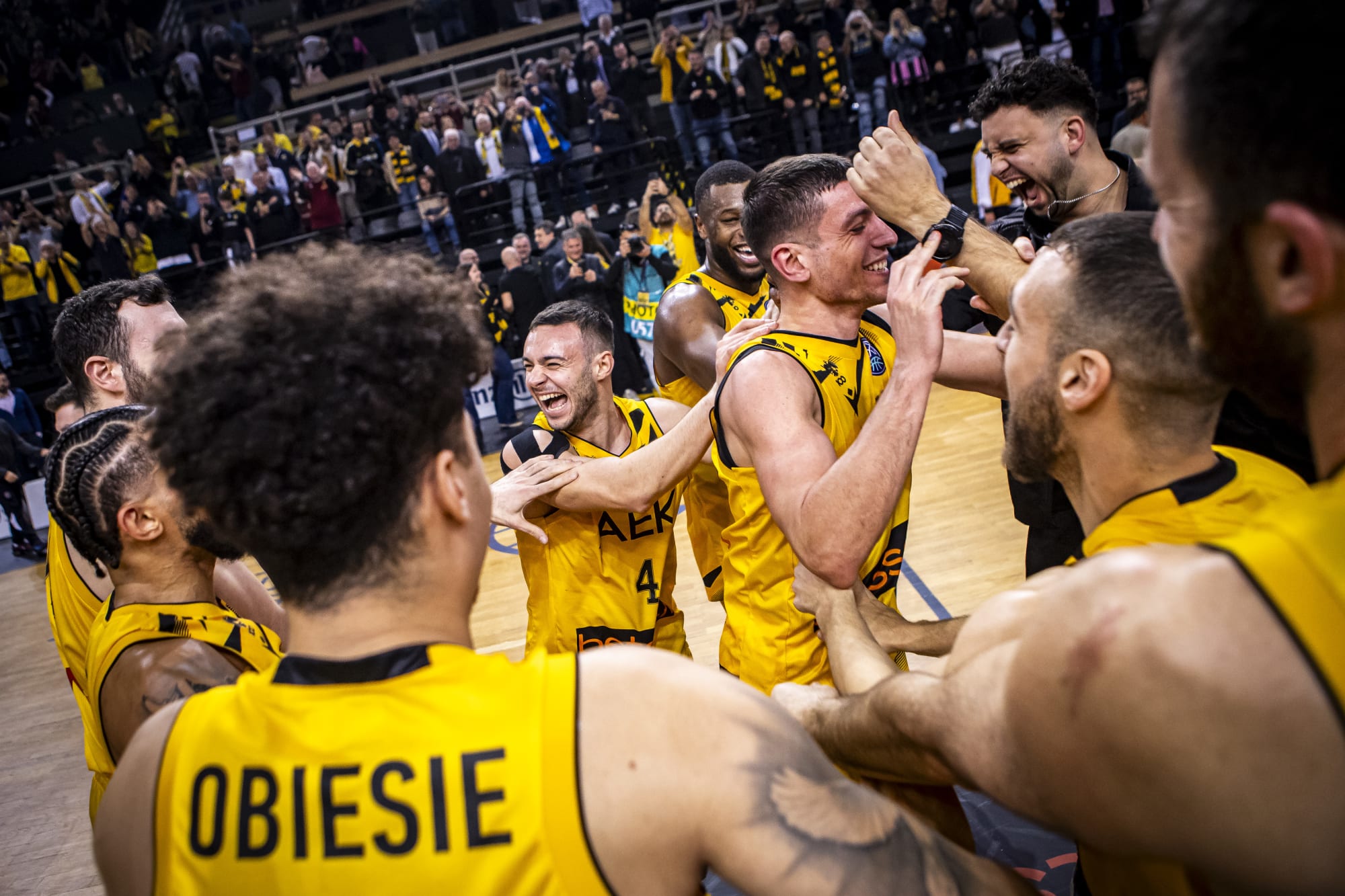 Stunning comeback sends AEK to Quarter-Finals | FIBA Basketball