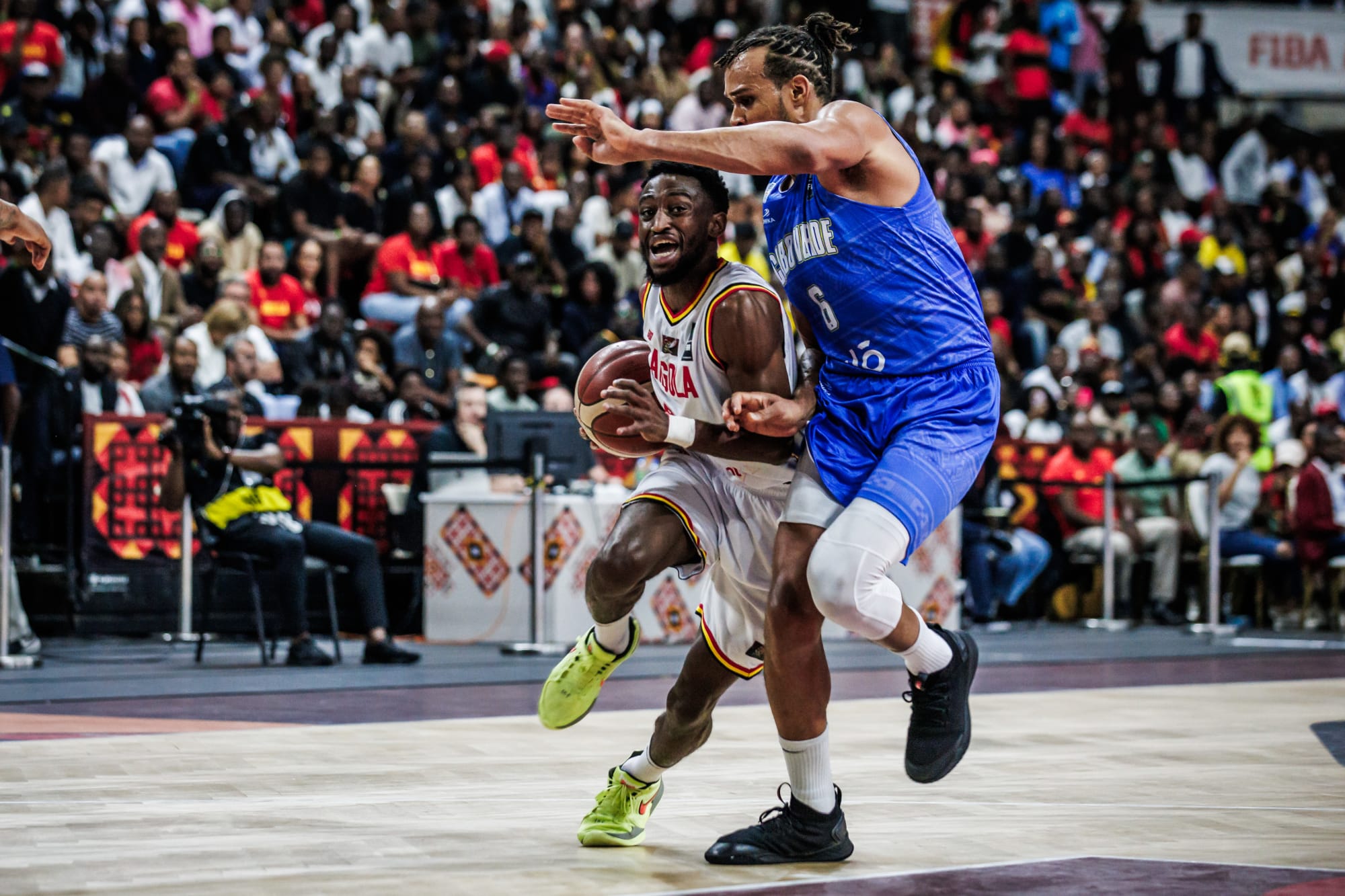 L'Angola bat le Cap-Vert devant une foule record de 12 700 spectateurs ...