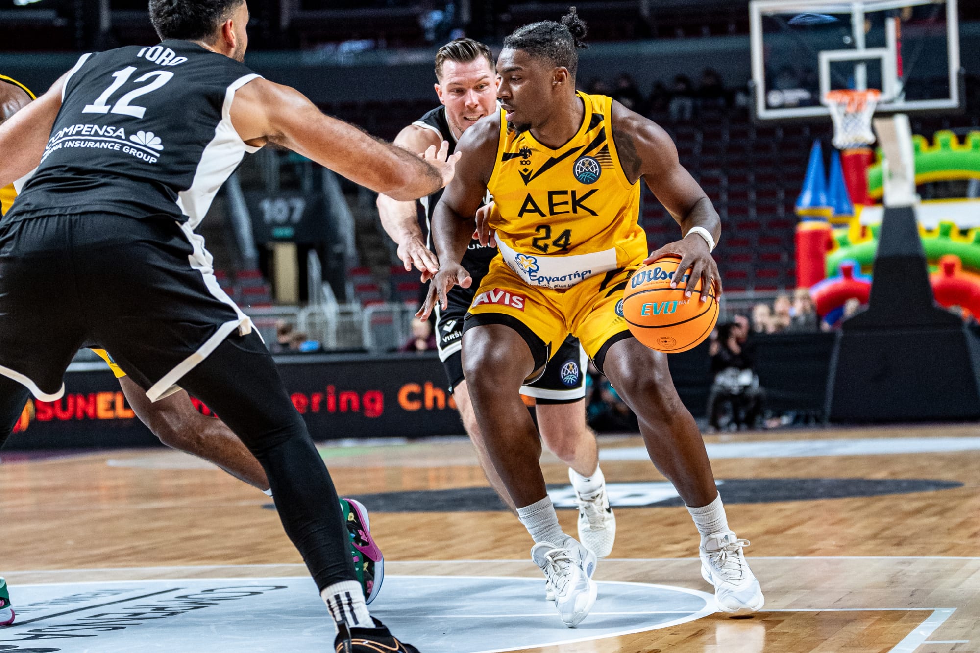 The Queen sends a message; Joventut, Gran Canaria dominant on debut ...